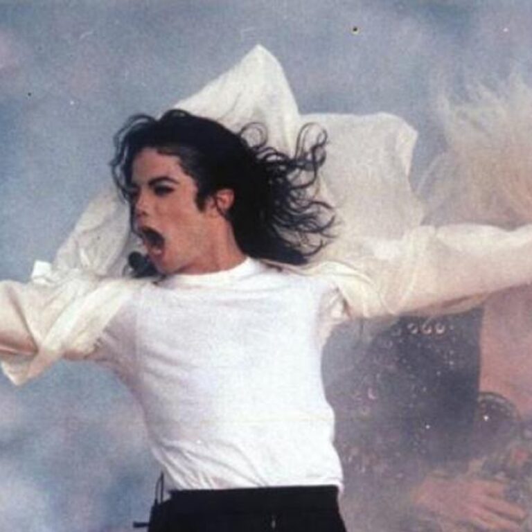 Michael Jackson logra un hito histórico con seis décadas en el top 10 ...